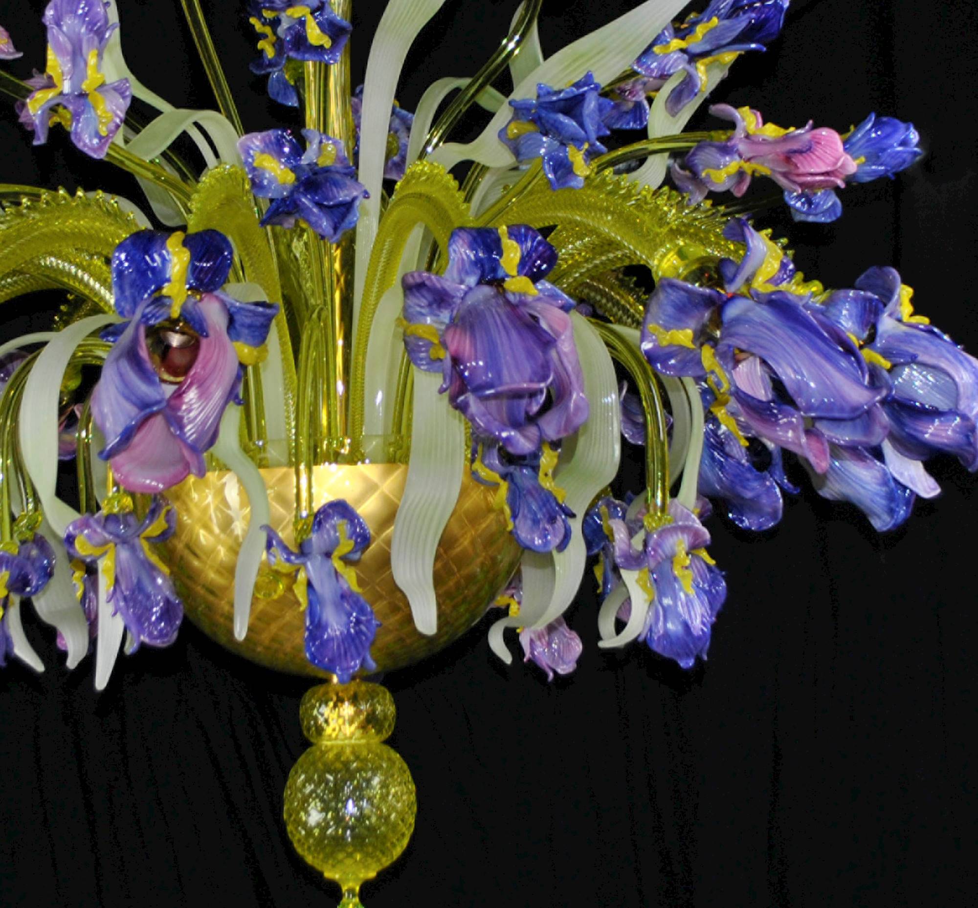 Vetreria Artistica Rosa Iridaceo 12-Lights Yellow Crystal Base With Pu ...